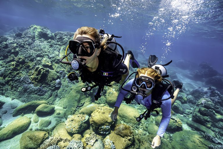 PADI DIVEMASTER INTERNSHIP - Cham Island Diving Center