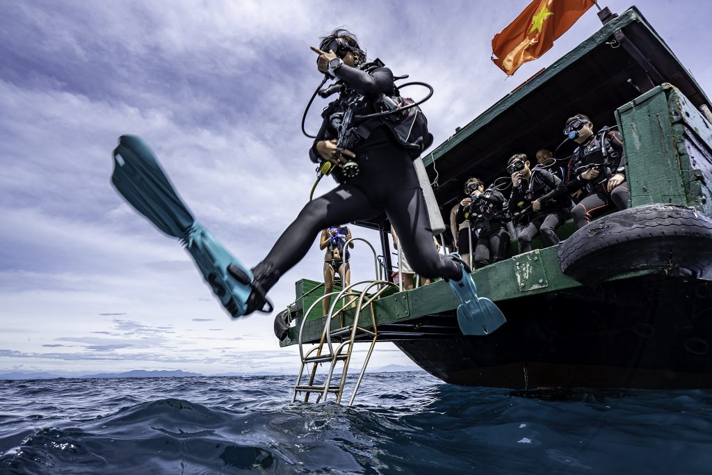 FUN DIVE (CERTIFIED DIVERS) - 2.200.000 vnd/pax - Cham Island Diving Center